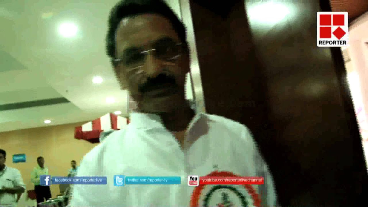 KP Mohanan attack on Reporter TV News Team - YouTube