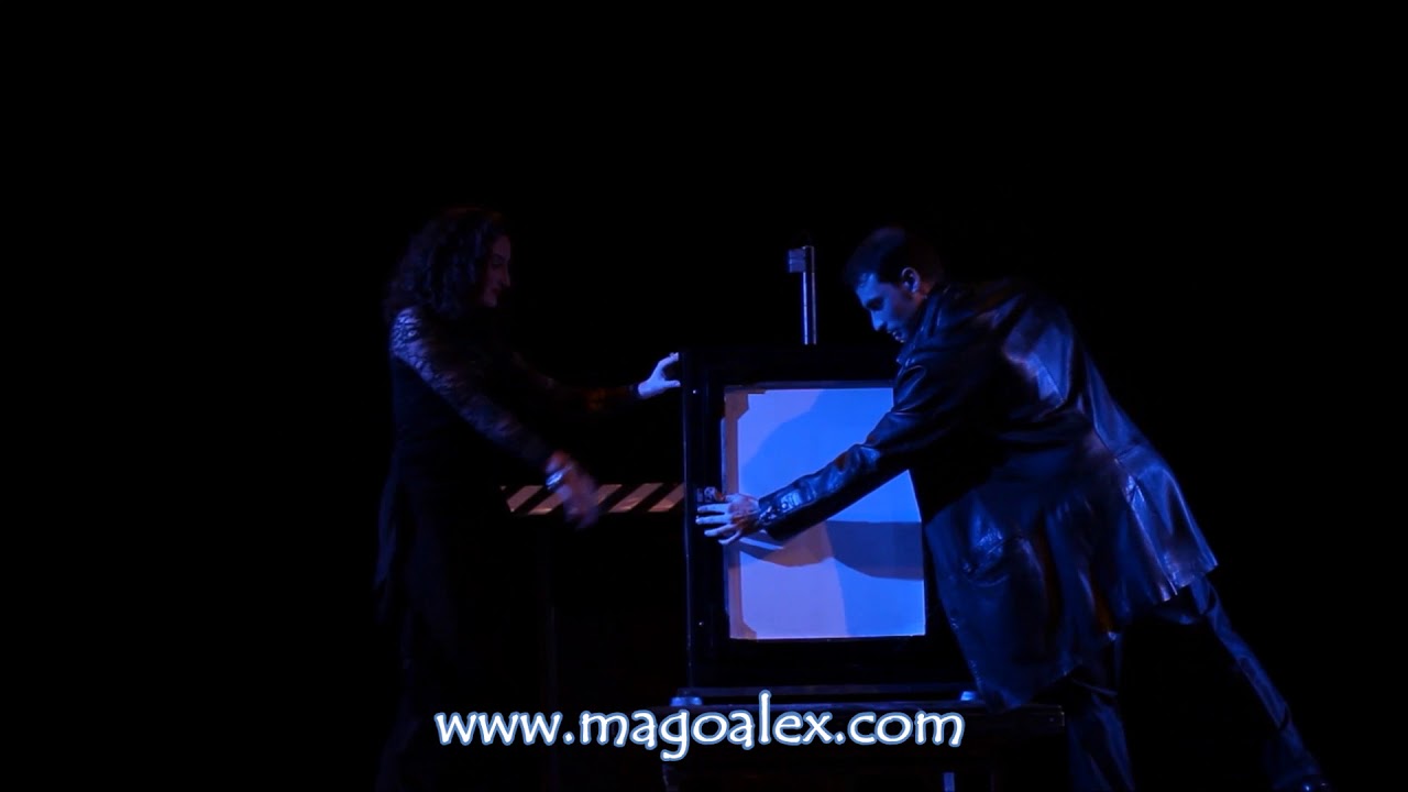 mago alex 2° gala della magia di Acerra 2017 shadow box - YouTube