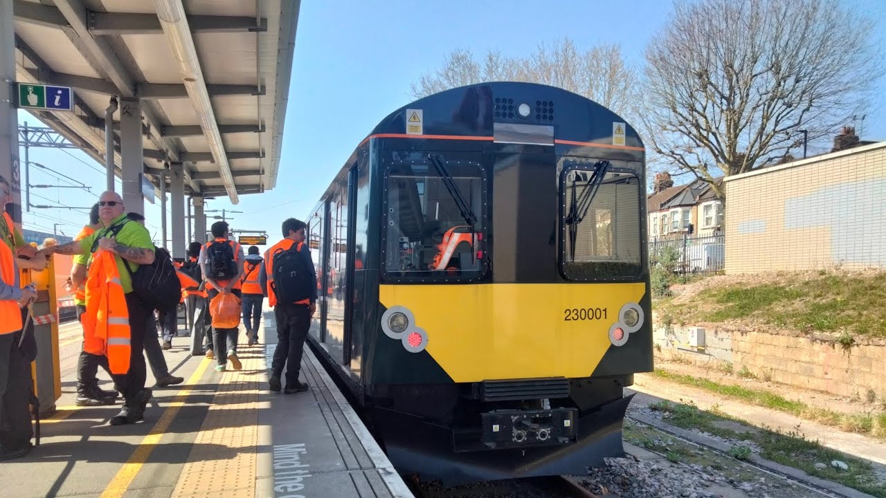 A Ride on the Brand New GWR Class 230 on a private test event ...
