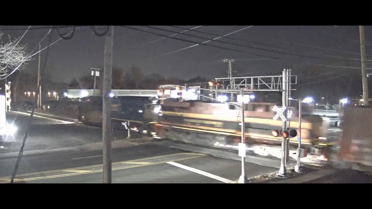 KCS de Mexico #4751 Trails on CSX Q389 at Bergenfield, NJ 1-30-17 ...