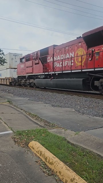 CP #8909 Departing Beaumont, Texas - YouTube