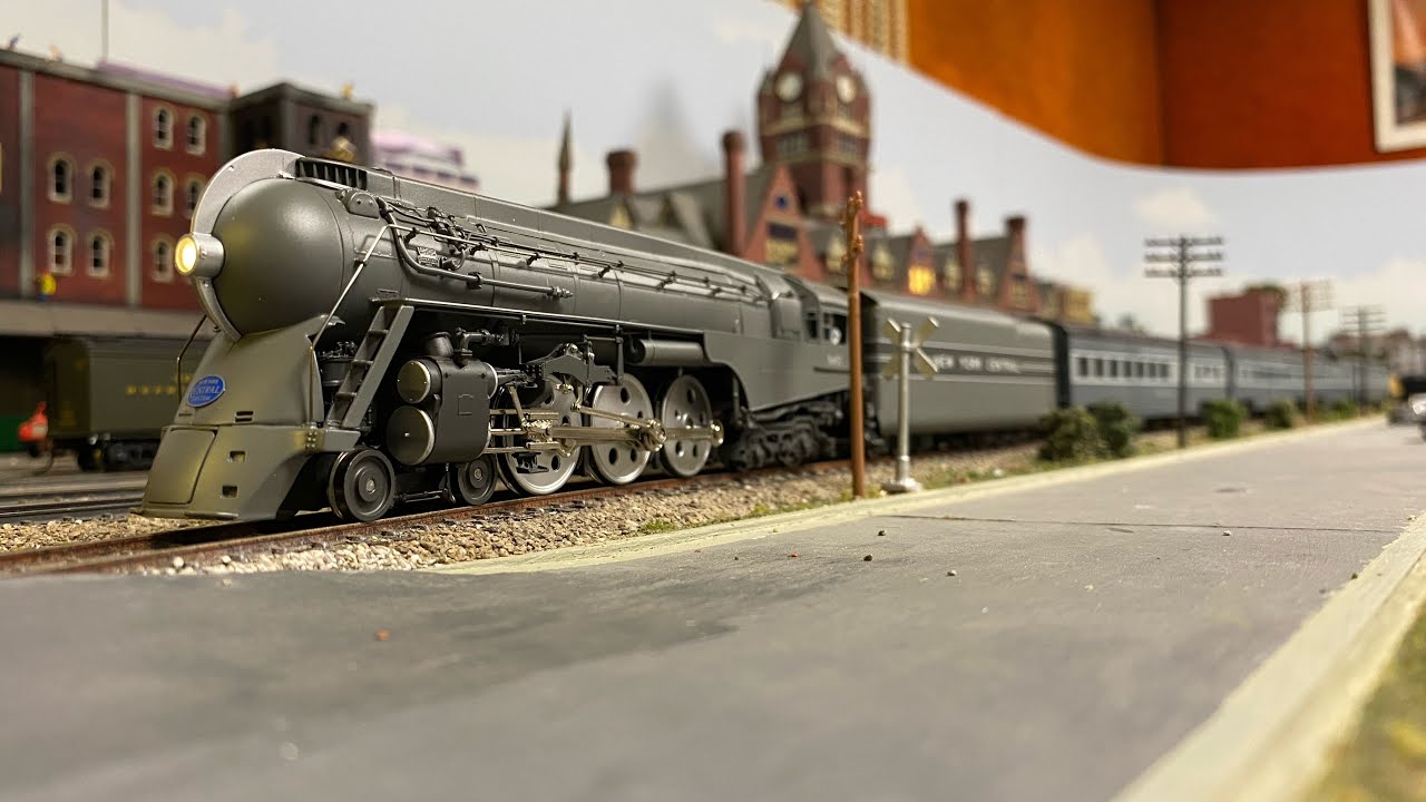 Broadway Limited New York Central Dreyfuss Hudson At Speed - YouTube