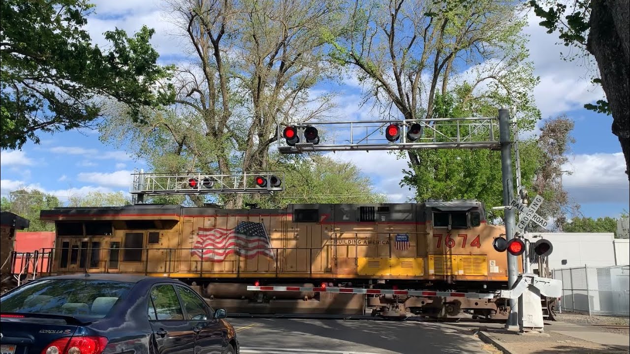 UP 7674 Grain Train South - H Street Railroad Crossing, Sacramento CA ...