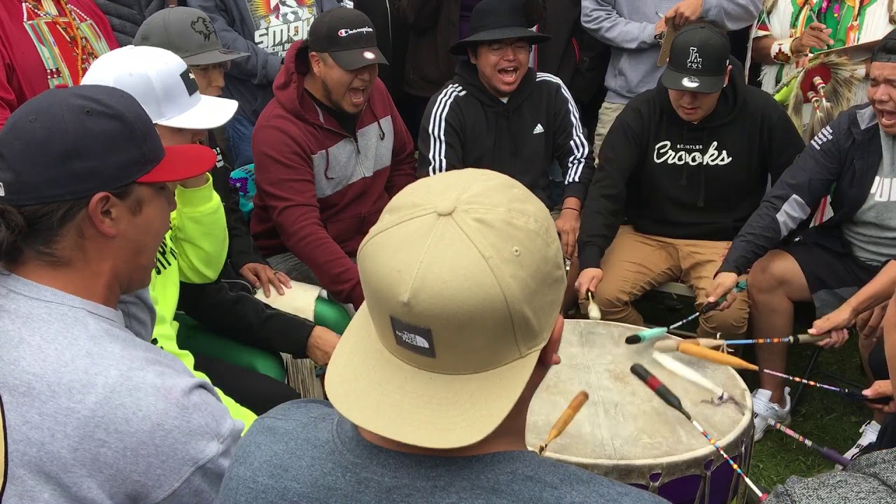 Walking buffalo @ Samson pow wow 2019 (2) - YouTube