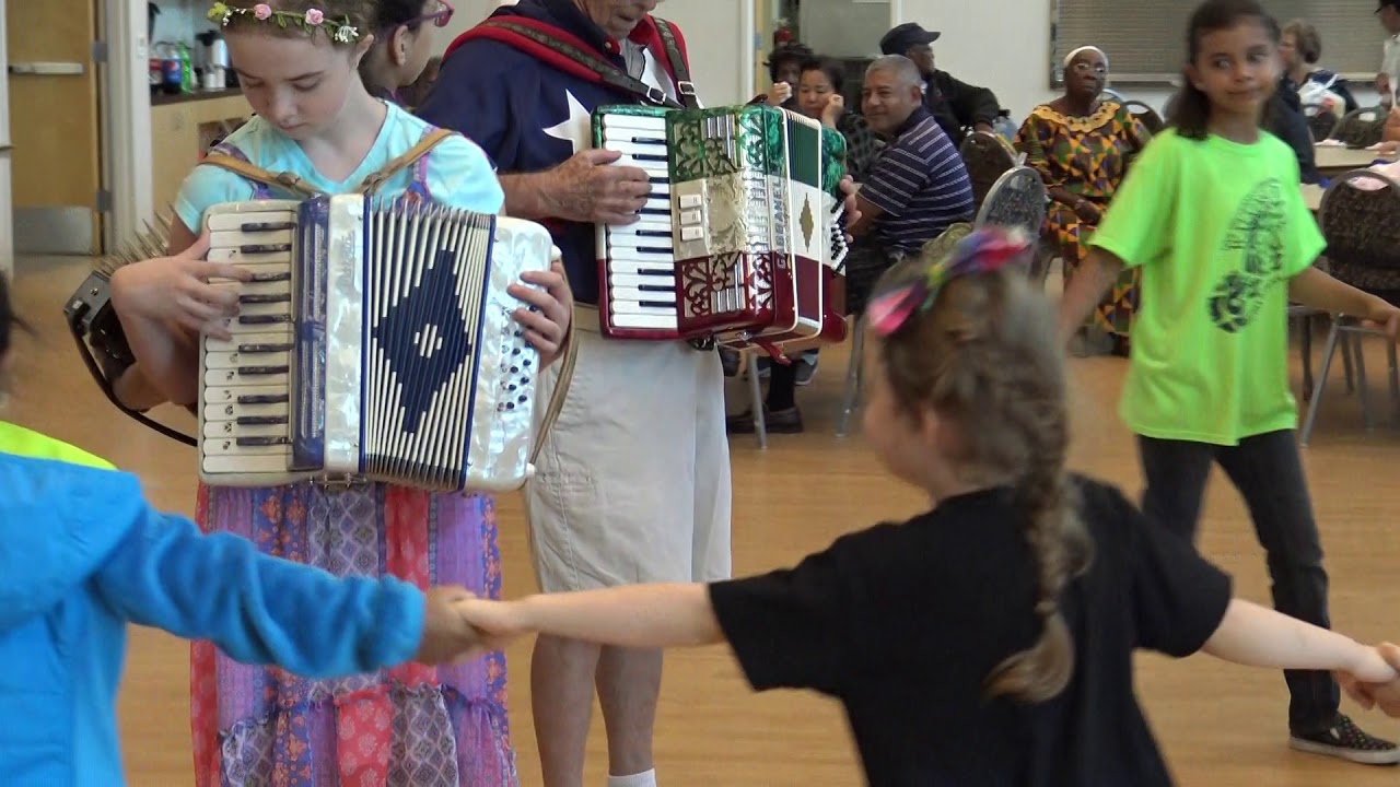 La Raspa being played and danced MECATX - YouTube