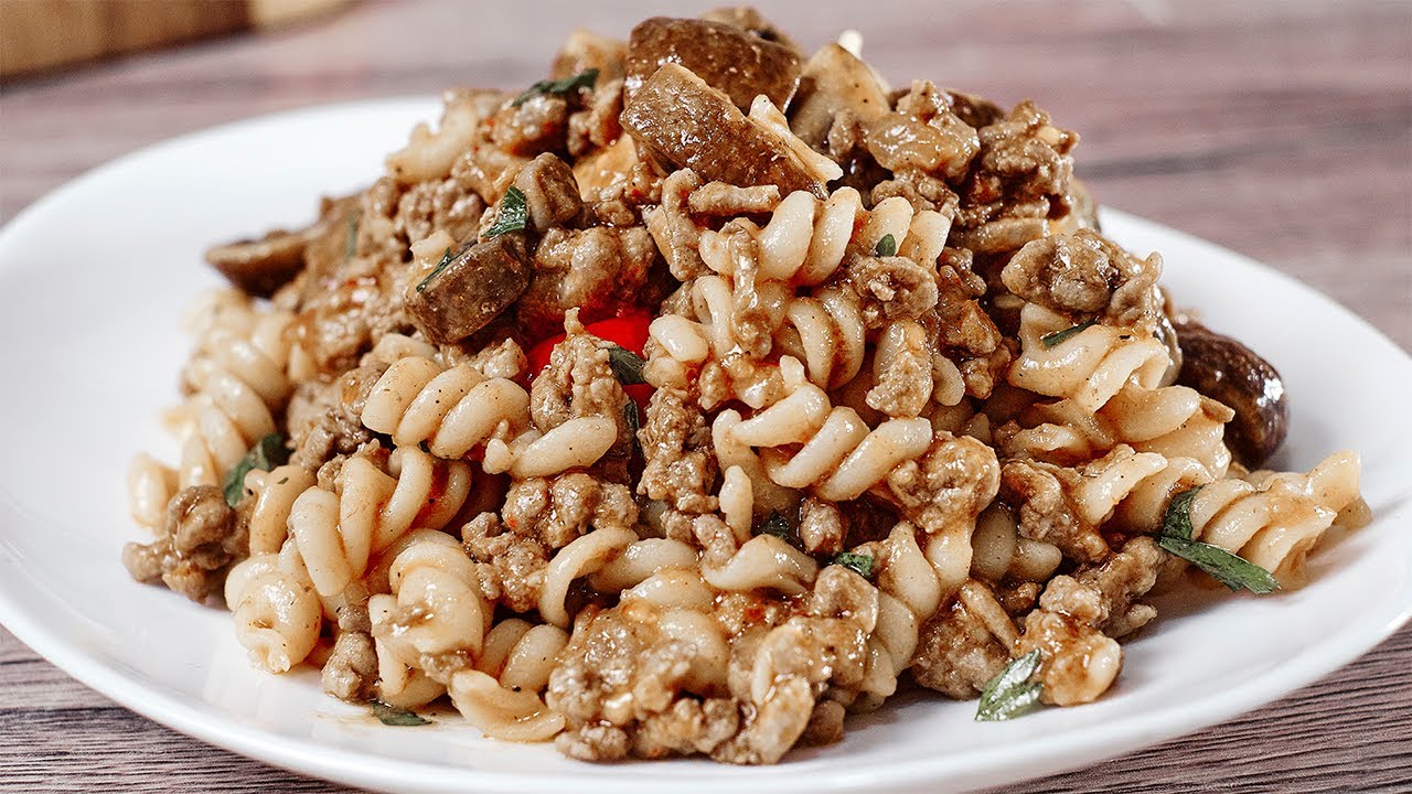 Cand nu stiu ce sa gatesc, fac aceasta mancare cu paste intr-un sos de ...