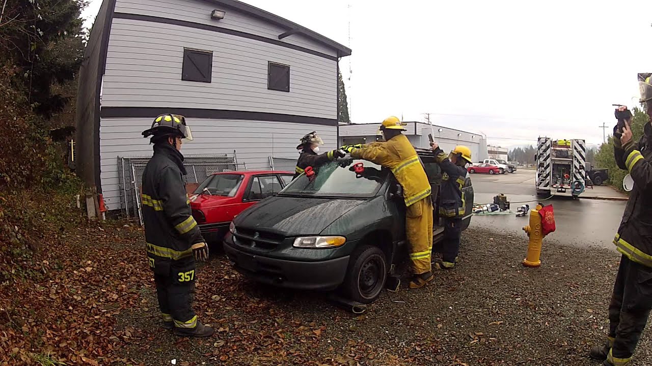 Comox Fire Windshield removal cutters - YouTube