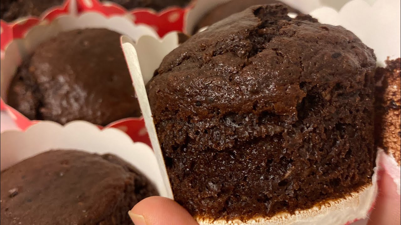 Chocolate moist fluffy muffins || muffins me qokollad dhe kokos - YouTube