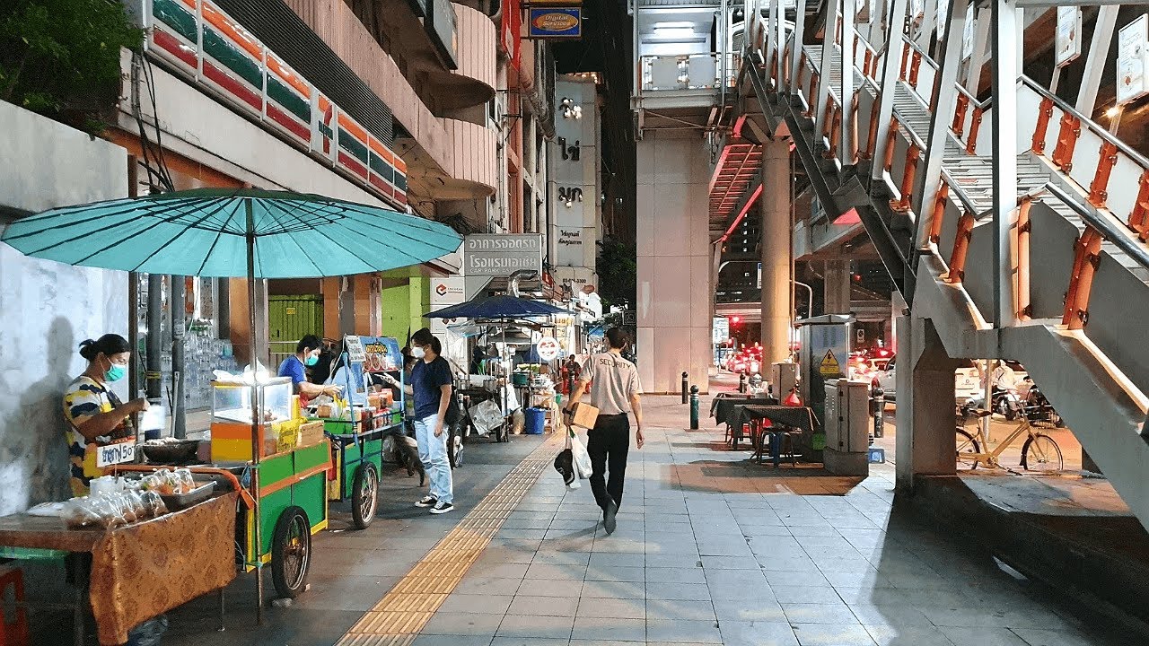 [4K] Walk around Ratchathewi BTS Station in Bangkok - Lively Street ...