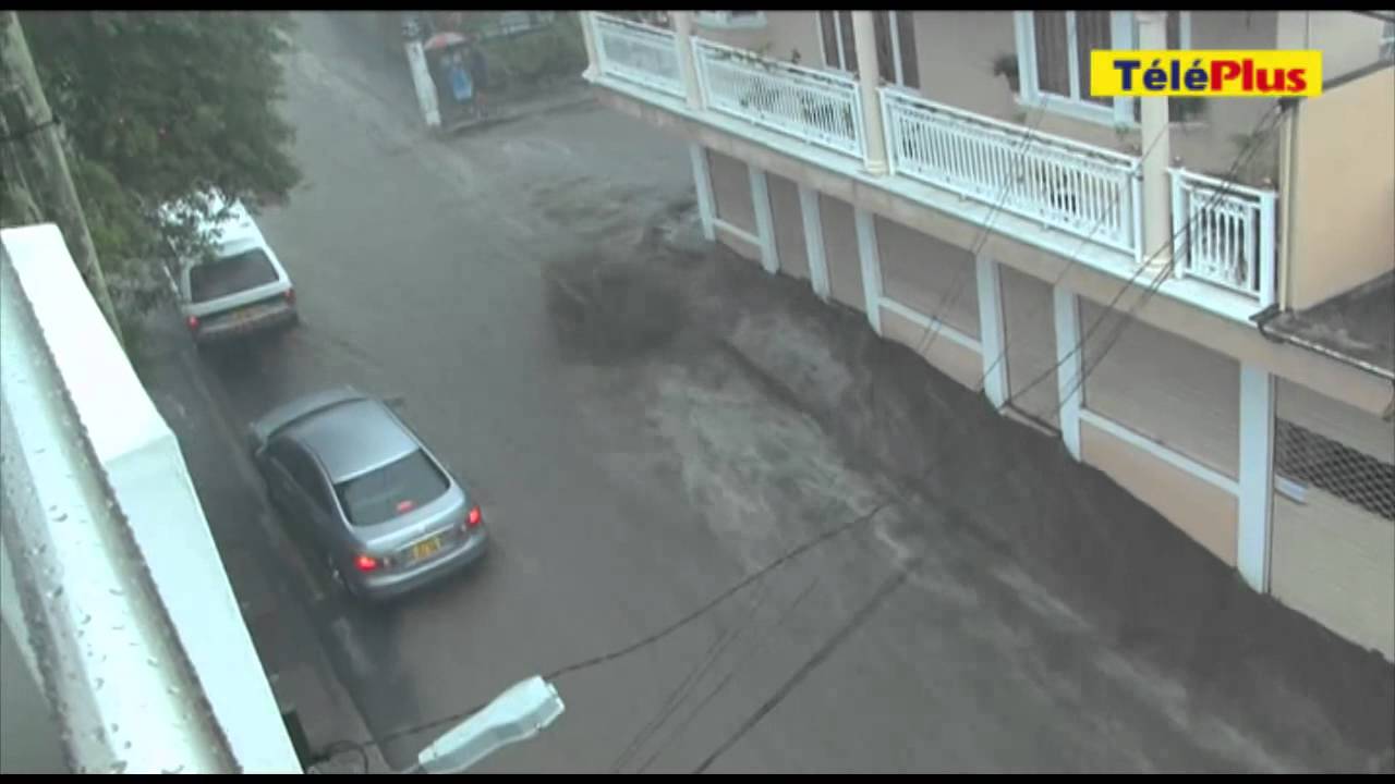 Inondations : du jamais vu à la rue Labourdonnais, Port-Louis - YouTube