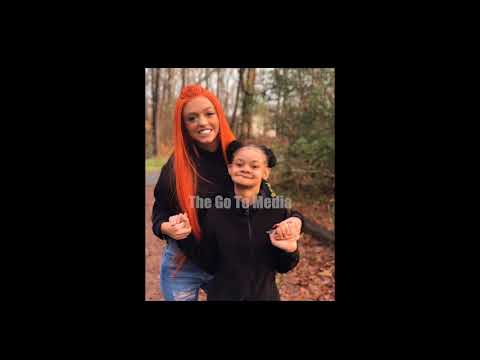 I'M WOAH VICKY TWERKS WITH SPECIAL NEEDS FRIENDS !