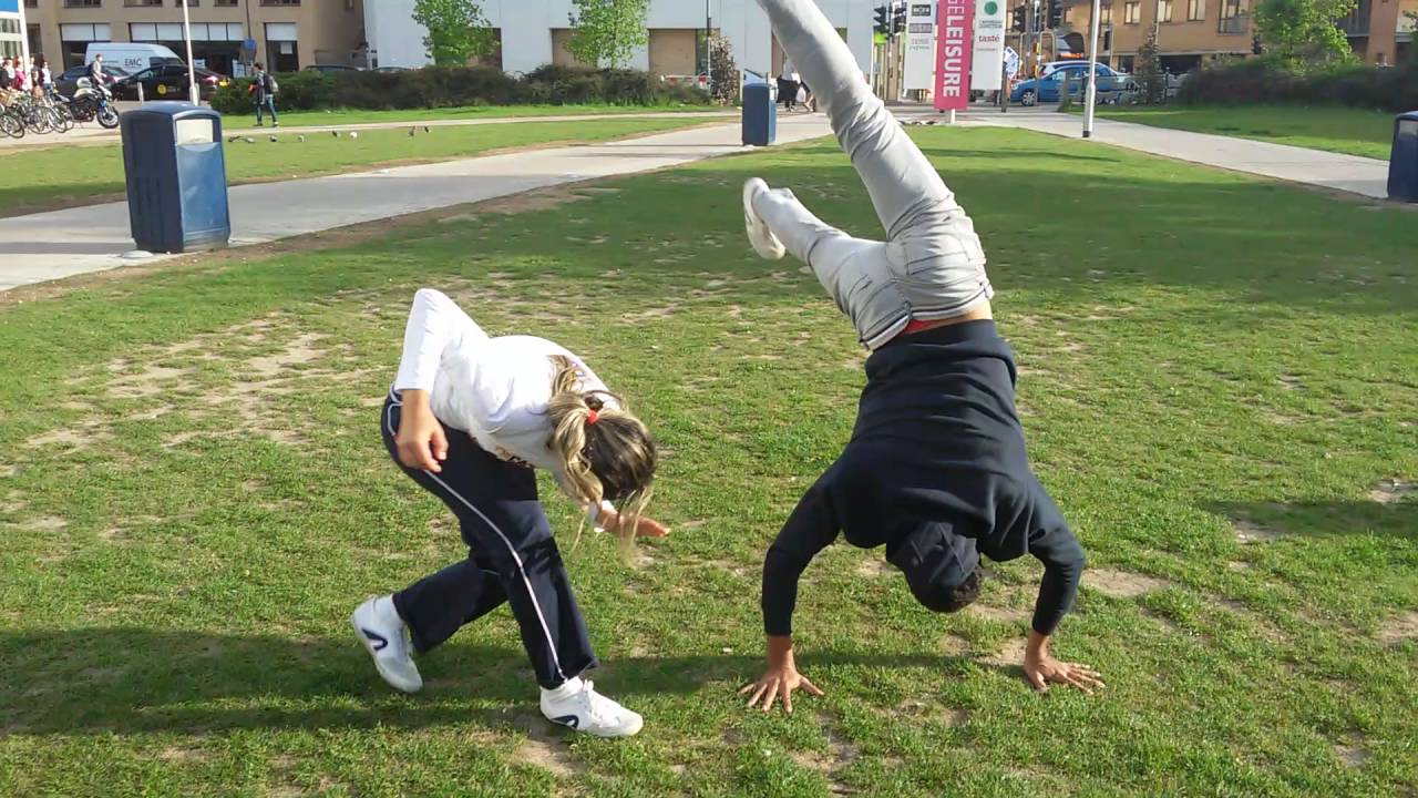 CM Clark e Instrutora Lika - YouTube