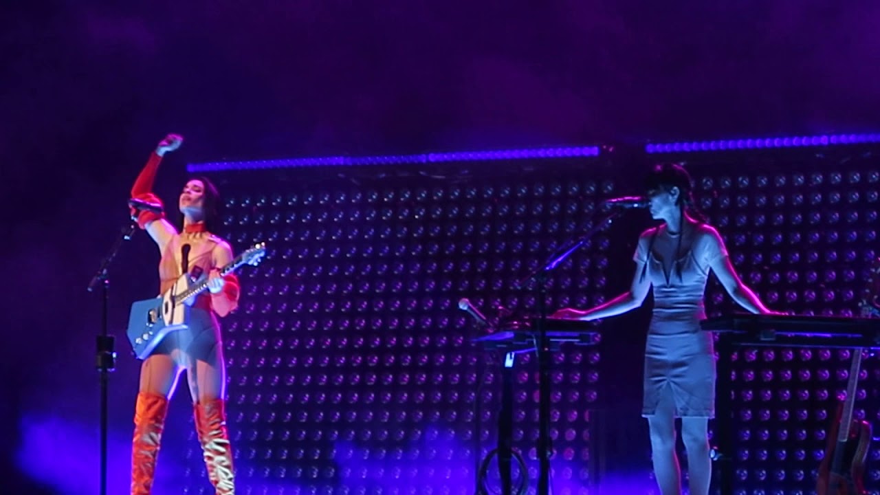 St. Vincent - Fast Slow Disco - Live in Toronto - YouTube