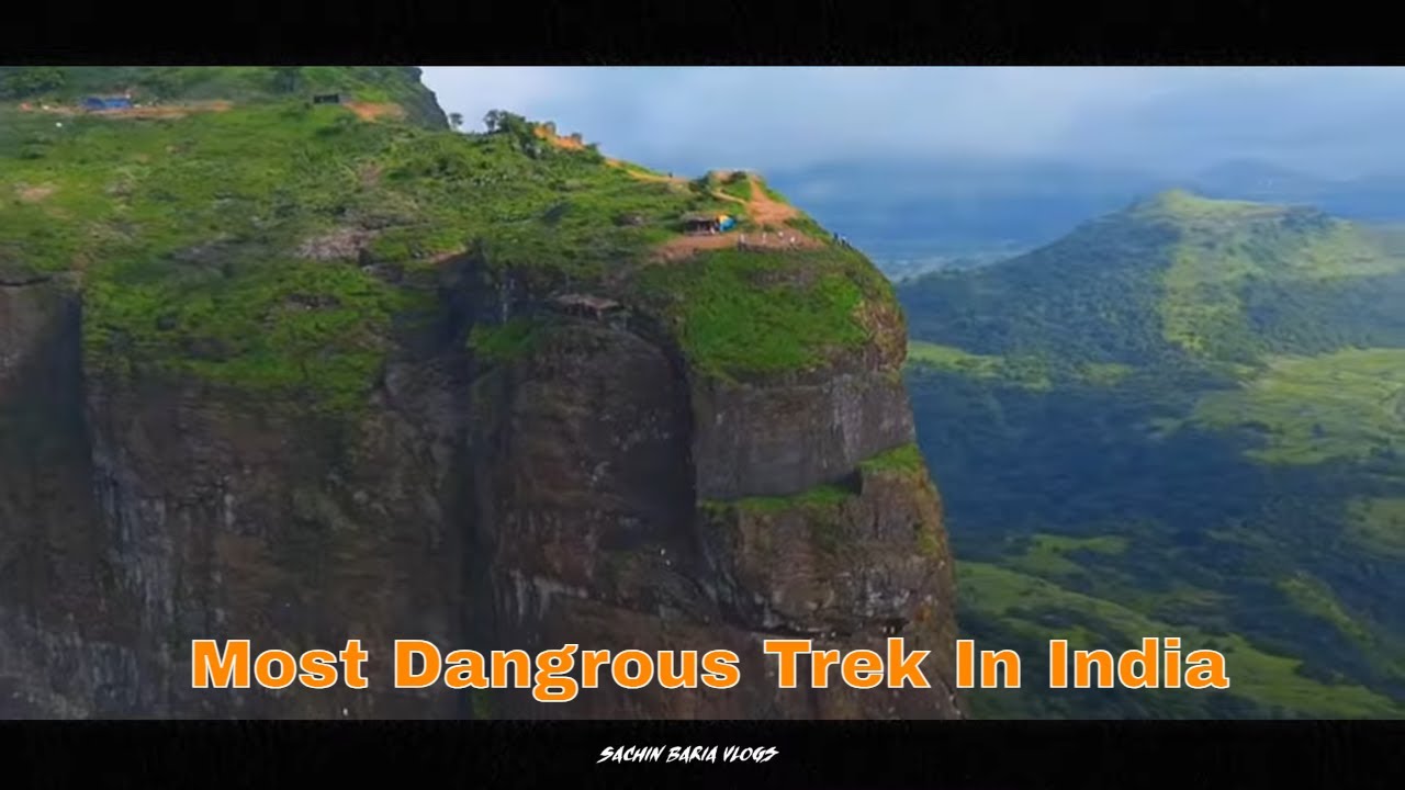 Harihar Fort Trek – 80° खड़ी सीढ़ियाँ! | Most Dangerous Monsoon Trek in ...