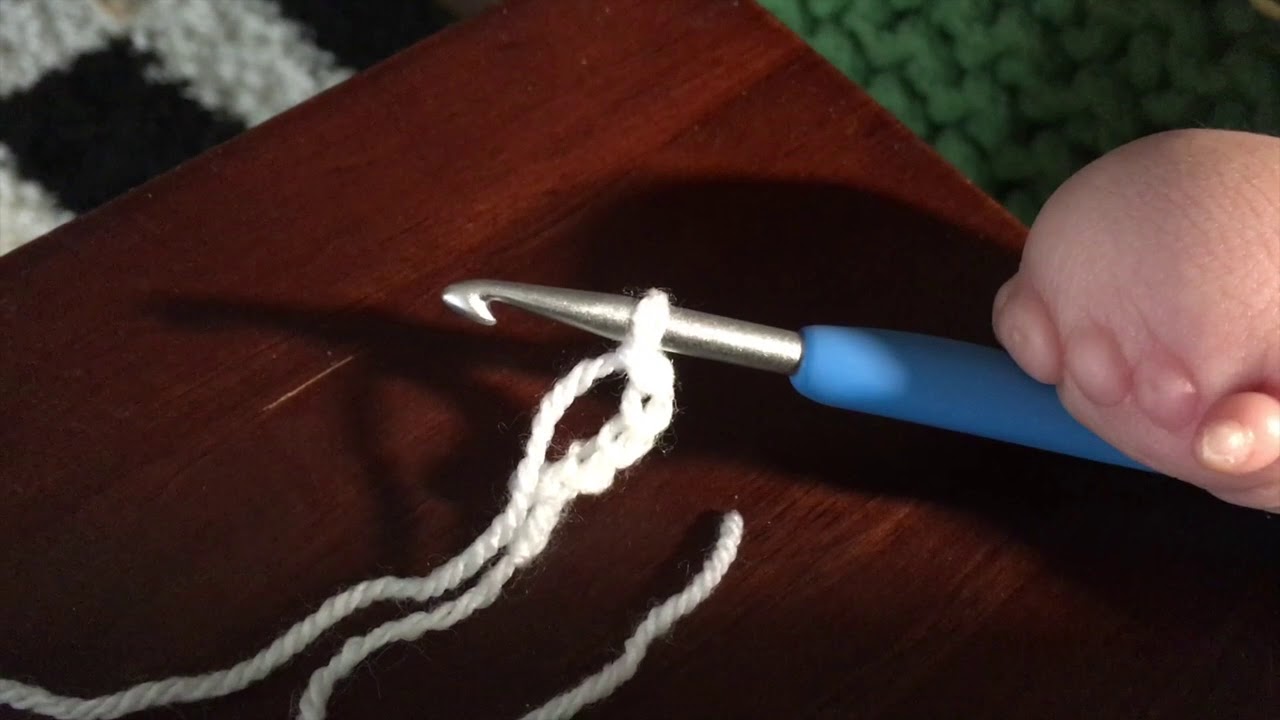 Amputee one-handed crochet: how to crochet a row - YouTube