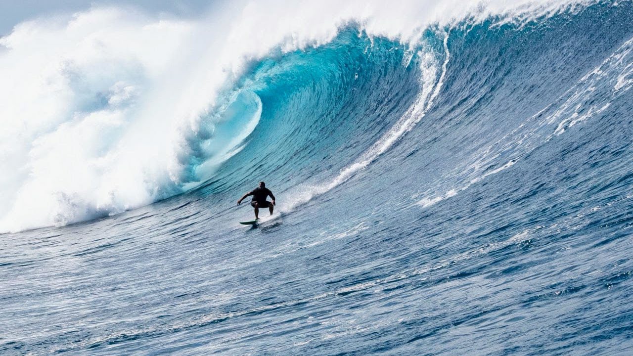 Hollow - BIG WAVES on the North Shore of Oahu, Hawaii - YouTube
