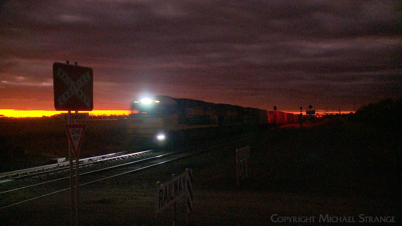 1PM5 Pacific National Freight Train After Sunset (30/11/2022) - PoathTV ...