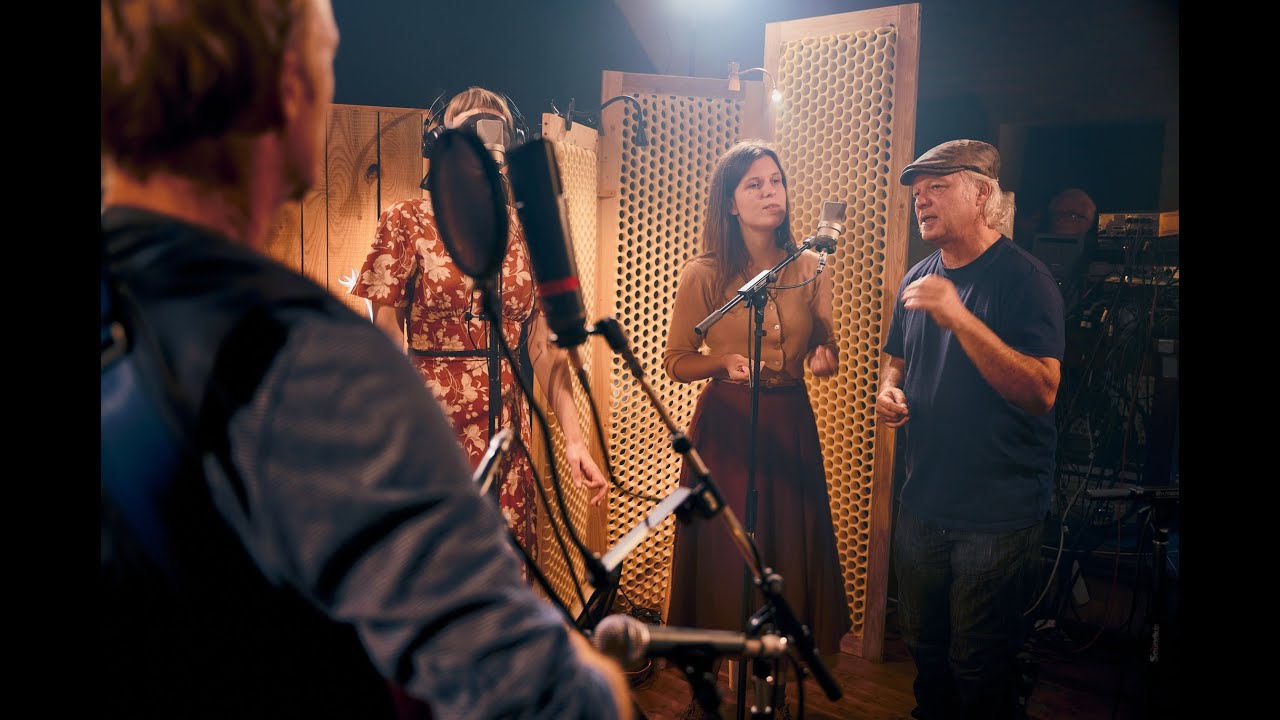 Come with me - Jono Heyes - Recorded Live in a Beehive - YouTube