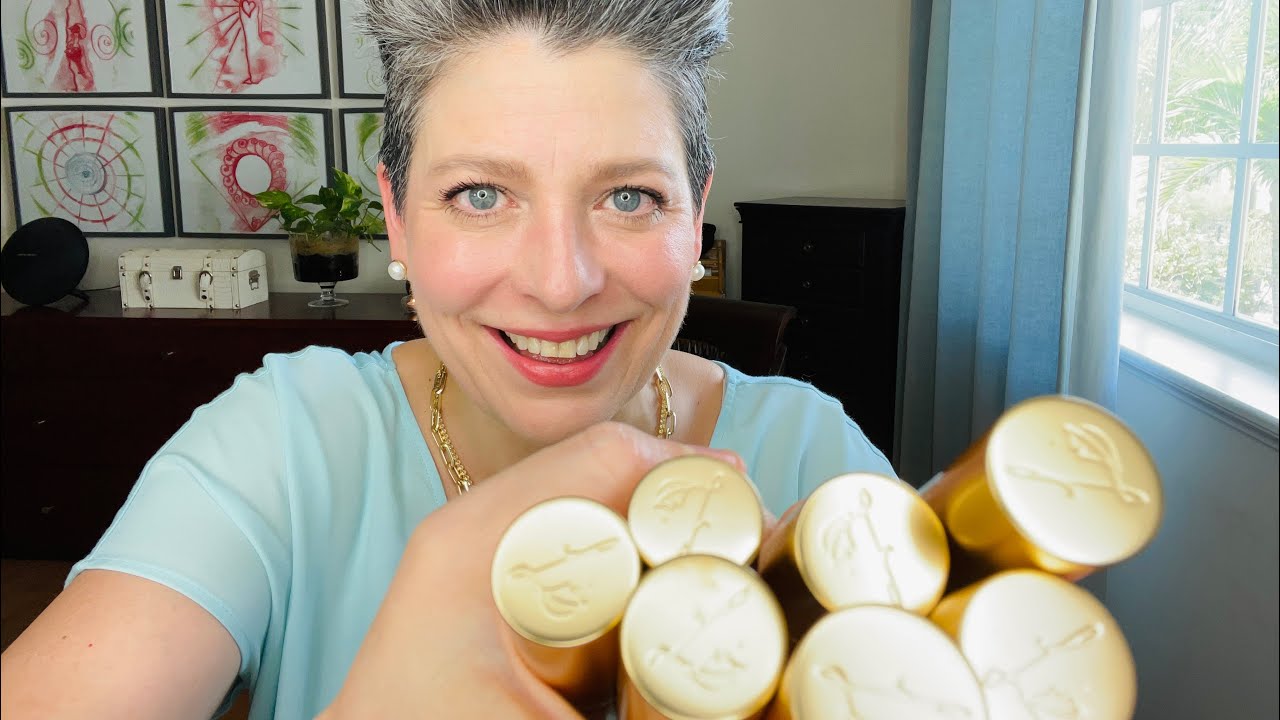 LISA ELDRIDGE Foundation #5 and full face make up applying Highlighter ...