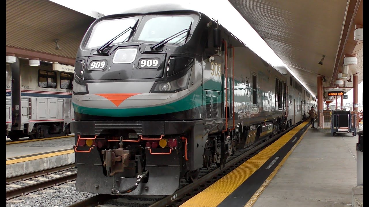 METROLINK service idles at LA Union station with EMD F125 'Spirit' 4 ...