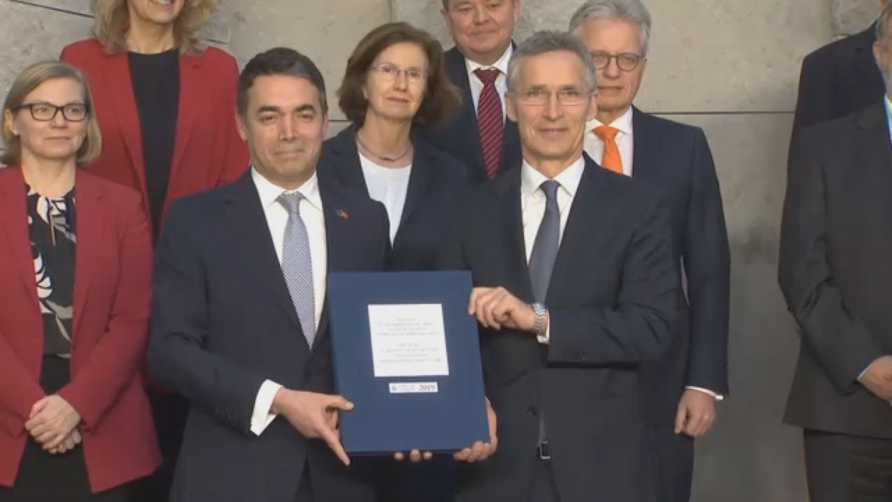 ΝΑΤΟ: Υπεγράφη το πρωτόκολλο εισδοχής της ΠΓΔΜ - YouTube
