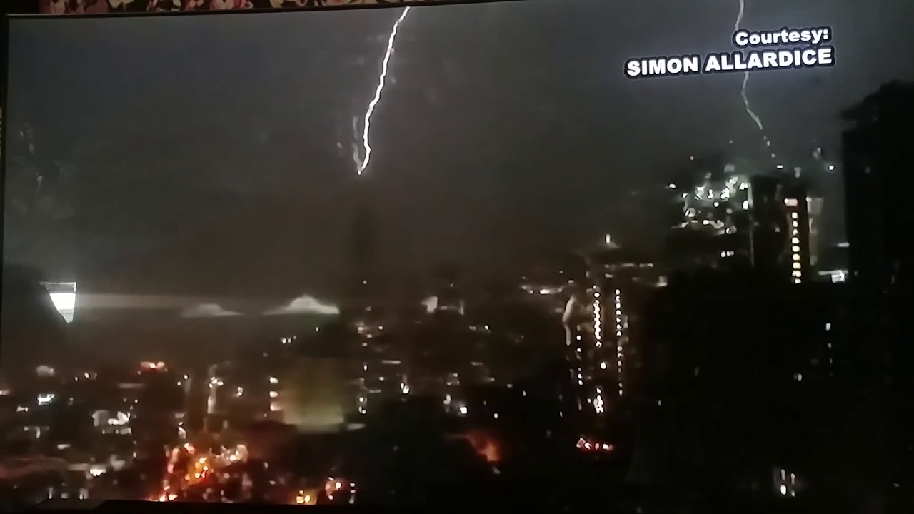 Lightning Strikes TransAmerica Pyramid San Francisco - YouTube