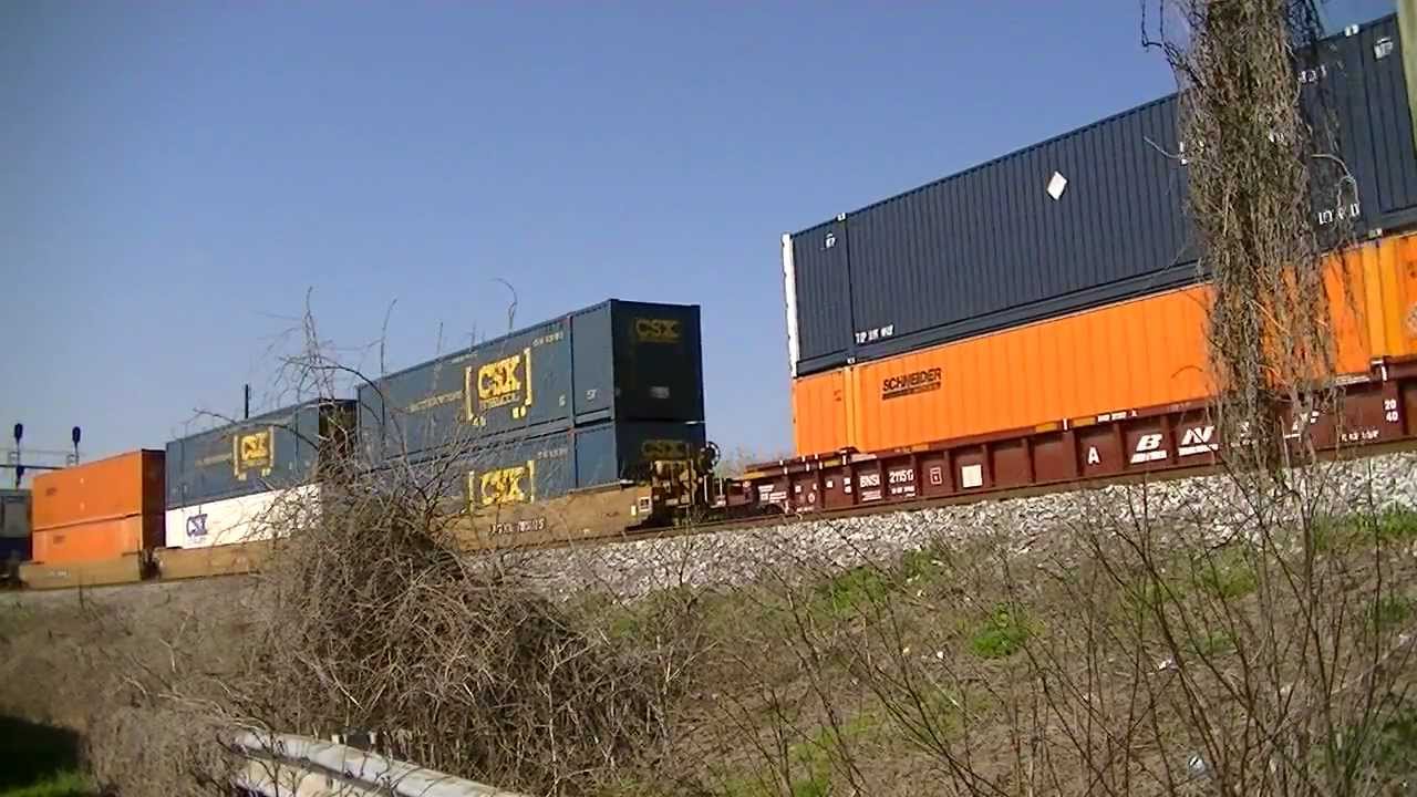 CSX 744 Leads CSX Q133-13 in Chattanooga, TN - YouTube