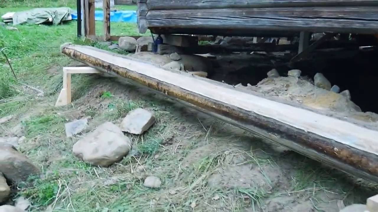 Log Cabin renovation - jacking up the cabin - YouTube