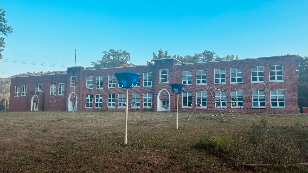Exploring The Vandalized & Abandoned Lawrence Elementary School In Dart ...