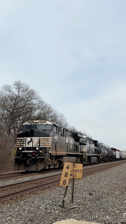 NS 4458 rolls a Manifest past Portage/ogden - YouTube