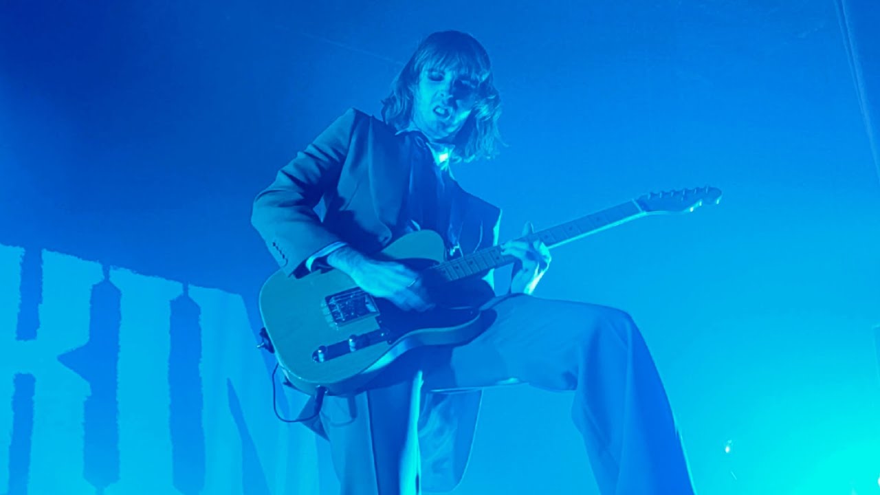 Måneskin - Thomas Raggi solo (intro to The Loneliest) @ MTELUS - YouTube