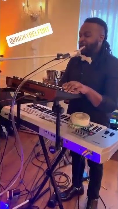 “Work Out” during soundcheck #talkbox - YouTube