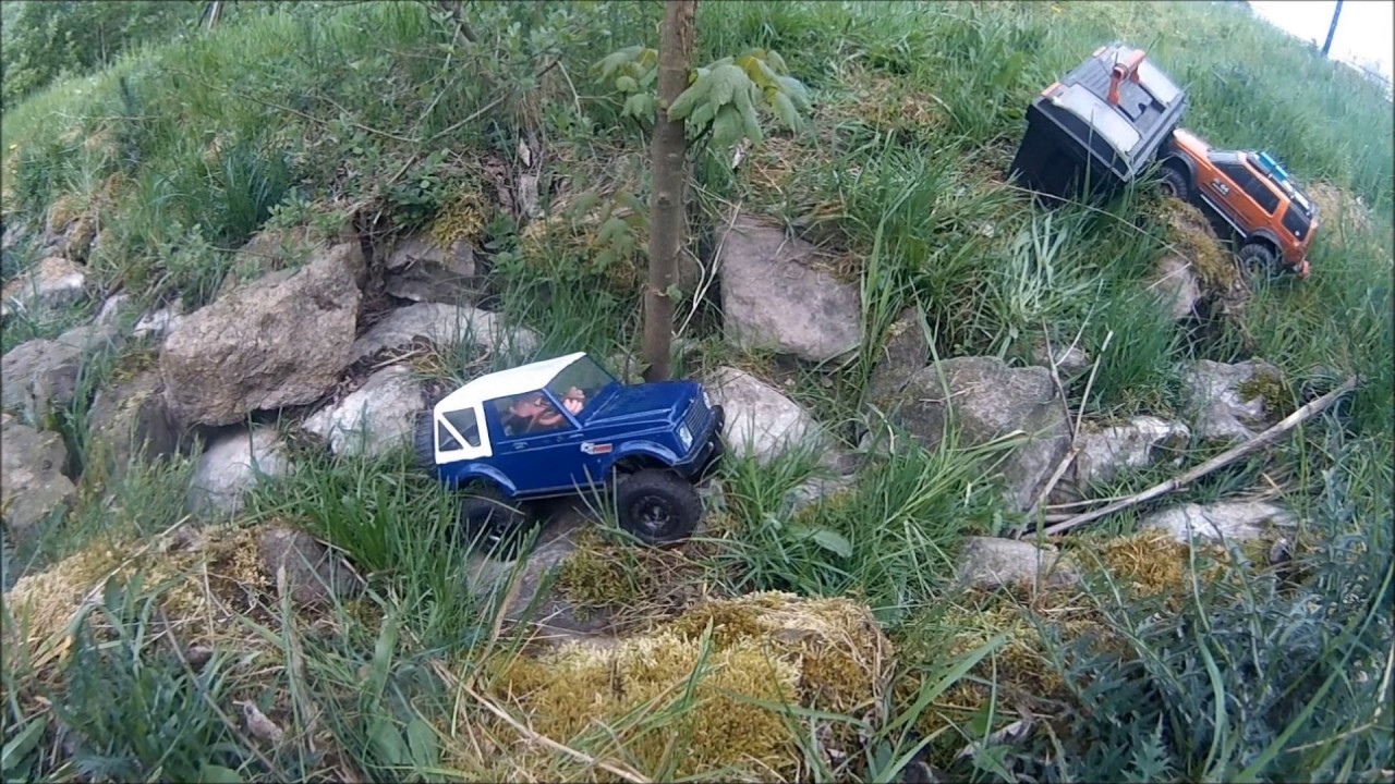 RC Suzuki Samurai rock crawling - YouTube