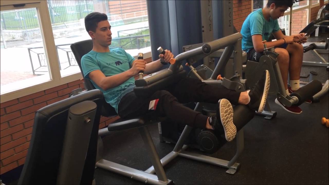 Curl femoral sentado a dos piernas - Pierna - YouTube