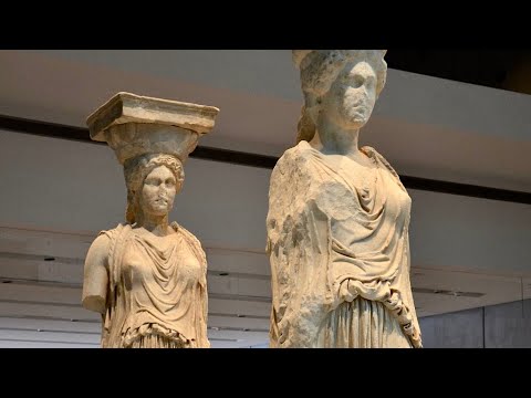 Clothing and stance in ancient Greek sculpture - YouTube