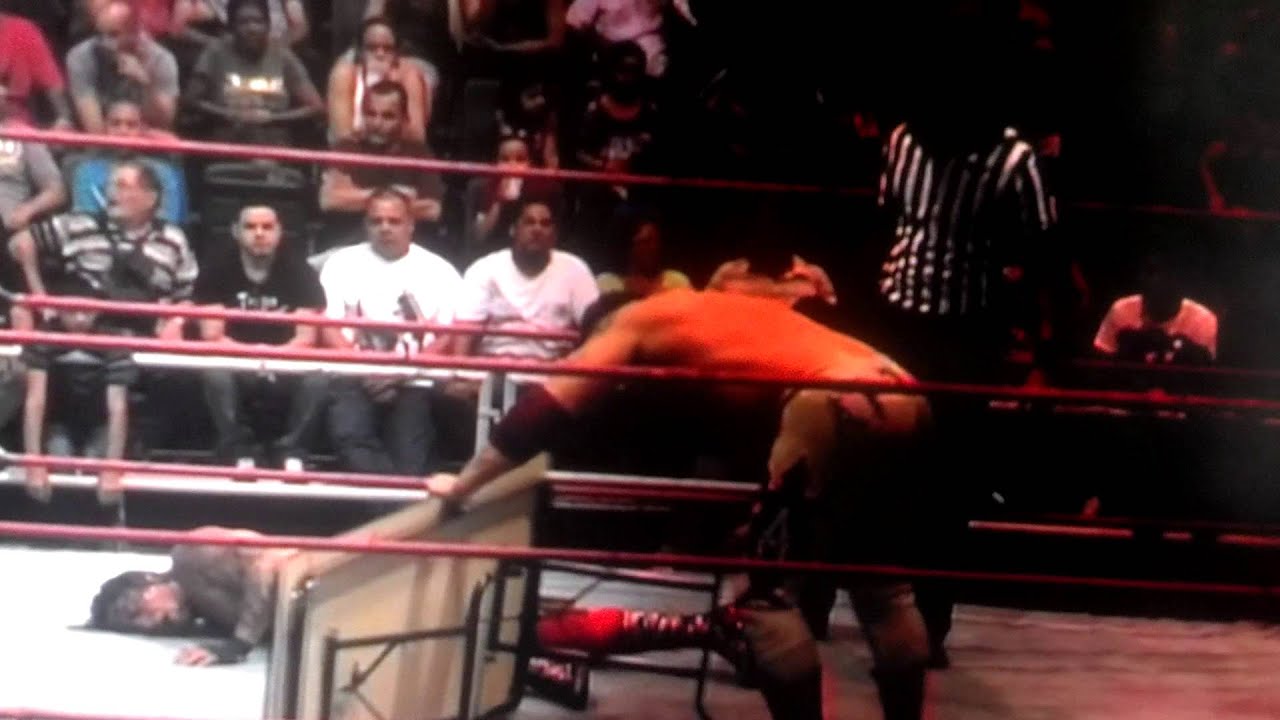 Riki banderas vs el leon apolo lucha hardcore wwc - YouTube
