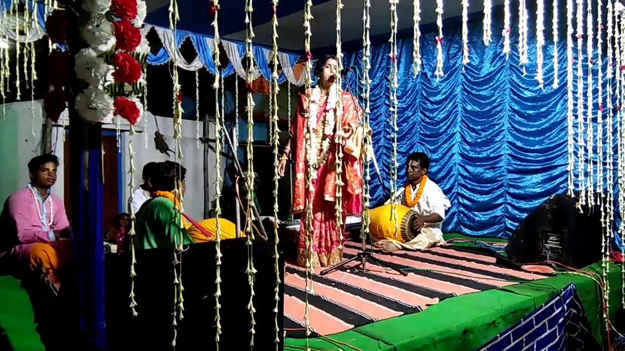 Kirtan by mira banerjee.. - YouTube