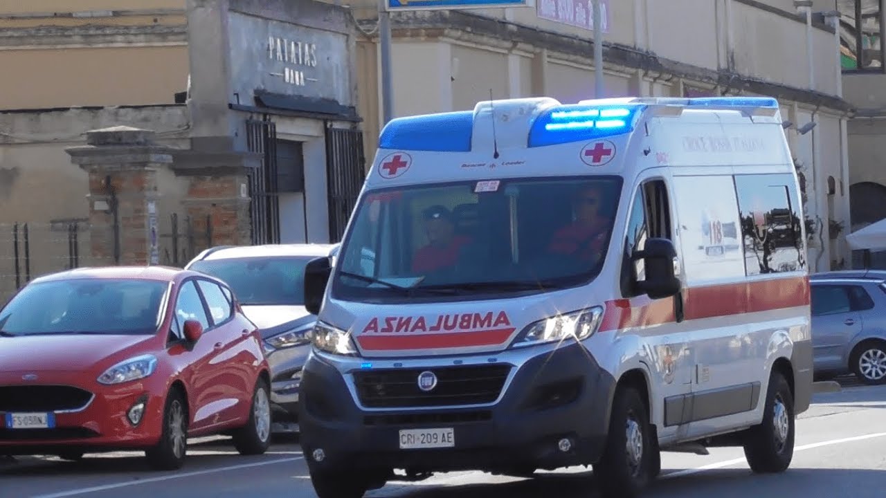 Ambulanza CRI di Senigallia in Emergenza / Italian Red Cross Ambulance ...