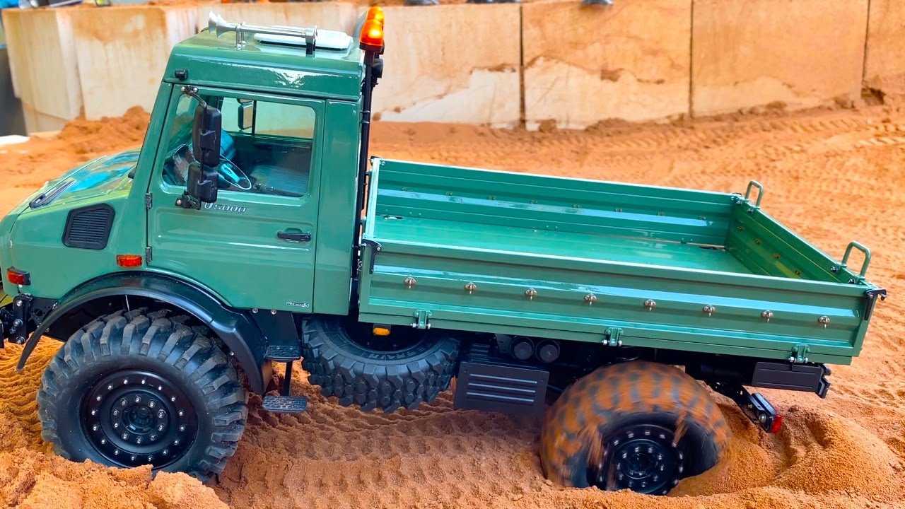STRUGGLING MERCEDES UNIMOG RC TRUCK and WORKING at the RC CONSTRUCTION ...