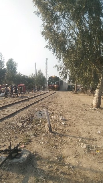 Fareed express 38DN passing through raja Jang #train - YouTube