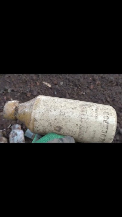 GINGER BEERS FOUND Bottle Digging. Victorian Tip, Dump digging. #treasurehunting #bottledigging ...