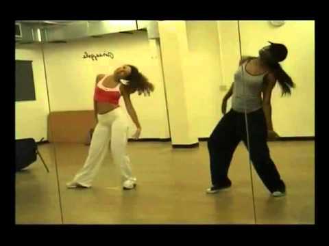 Myriam Fares Eh yalli byohsal dancing - YouTube