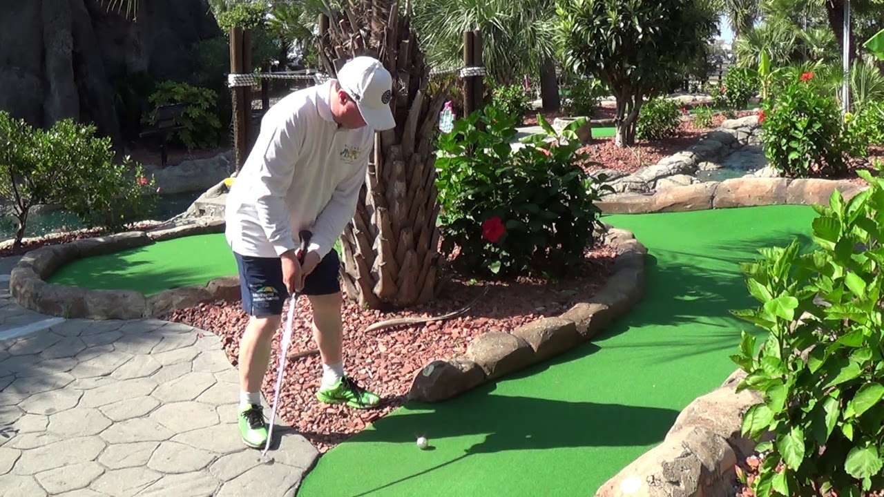 How to make the ace on Hole 14 at the Hawaiian Rumble Mini Golf. - YouTube