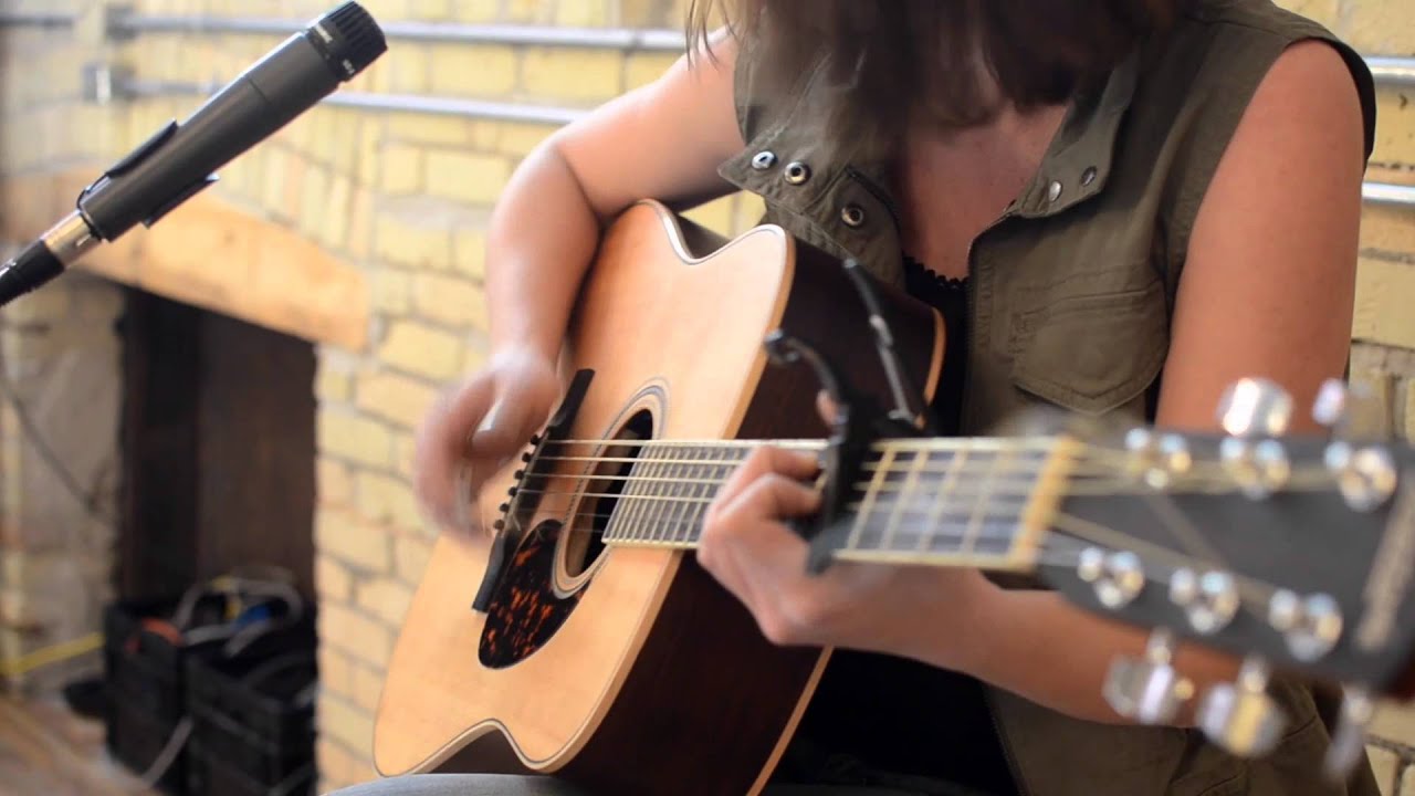 Steph Cameron – Goodbye Molly – Winnipeg Folk Fest Sessions - YouTube