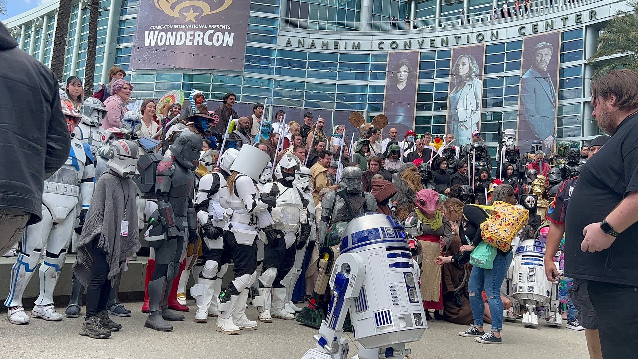 Epic Star Wars cosplay meet up at Wondercon 2023. Barely enough room on ...