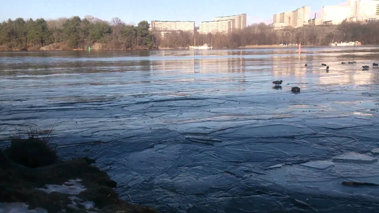 Waves cracking ice in Årstaviken - YouTube
