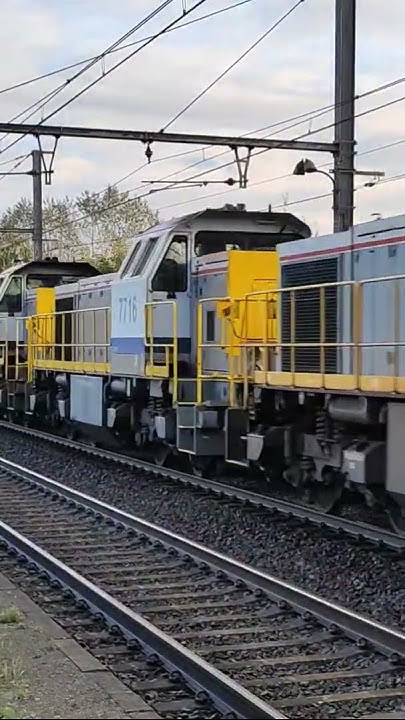Hlr7807+Hlr7716+Hlr7772+Lineas Hlr7784 paseerd als Loc trein in ...