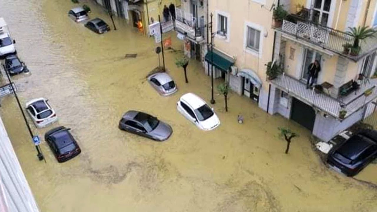 Disaster in Italy! Flood causes massive damage in Campania! Agropoli ...