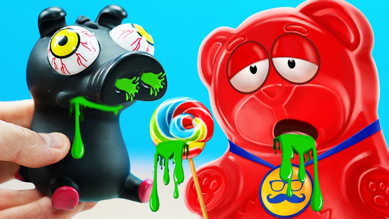 2 MONSTRUOS MOCOSOS Y RETO DE 16 REGALOS CON VALERA EL OSO - YouTube