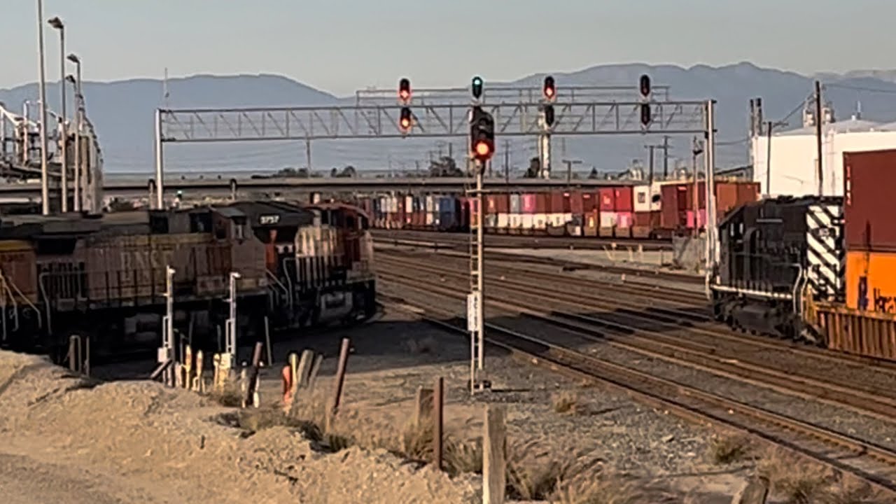 Pacific Harbor Line Container Train Meets Outbound BNSF M-WATBAR 2/19 ...
